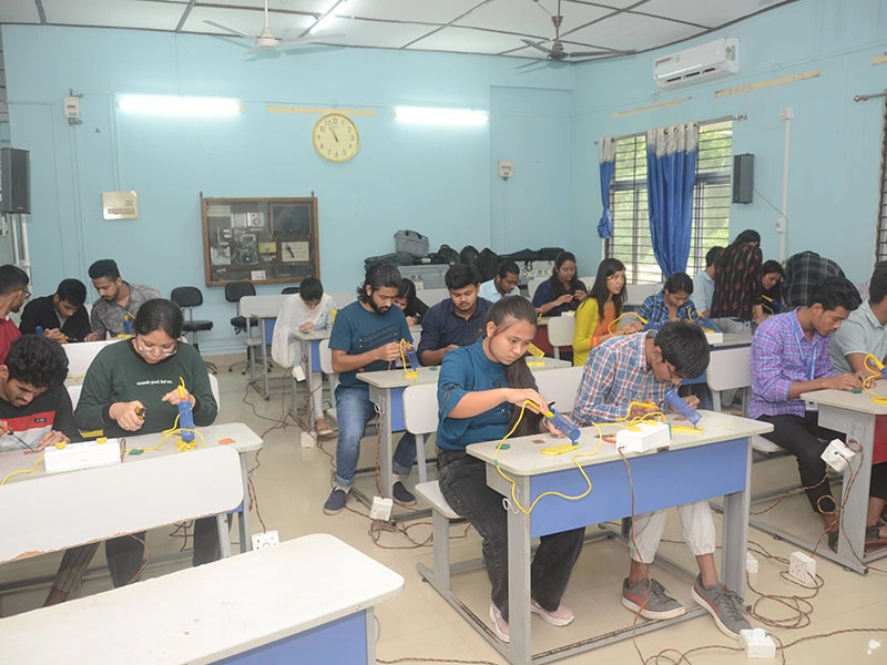 Eighth School On System Design Using Microcontroller Instrumentation