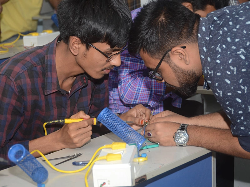 Eighth School On System Design Using Microcontroller Instrumentation